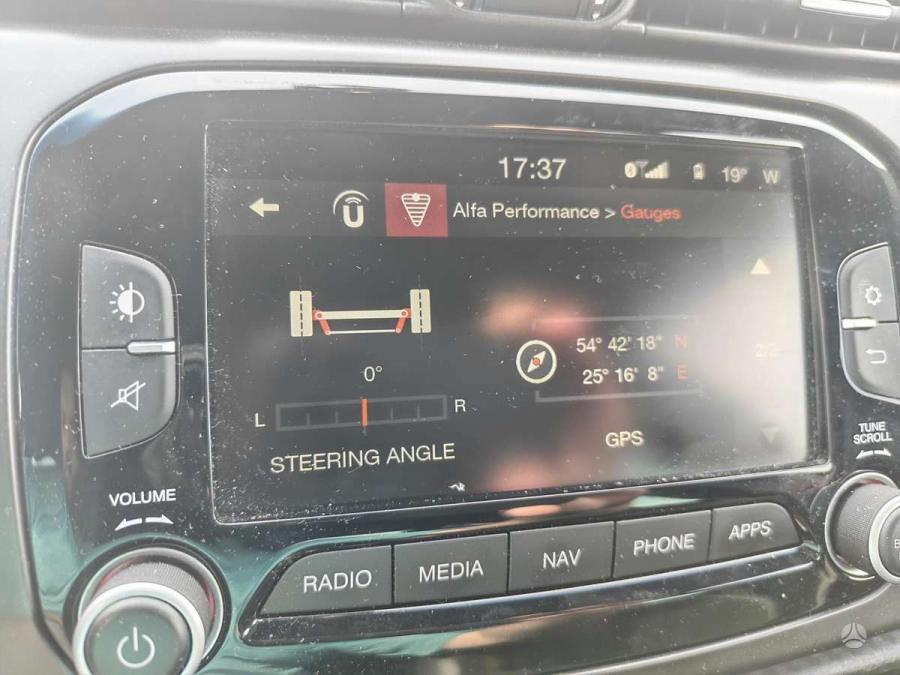 Red Alfa Romeo Giulietta 2016 in Vilnius, with an engine capacity of 1.70 L and mileage of 169 thousand km for 15500 €, photo 17 on AUTOMOTO.COM.LV