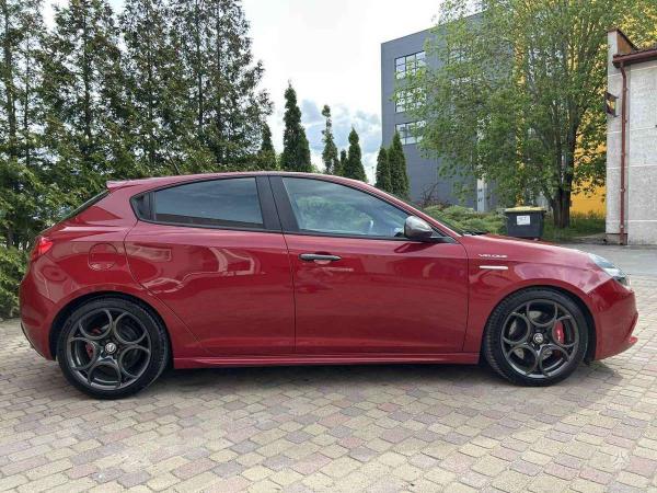 Red Alfa Romeo Giulietta 2016 in Vilnius, with an engine capacity of 1.74 L and mileage of 75 thousand km for 17450 €, photo 6 on AUTOMOTO.COM.LV