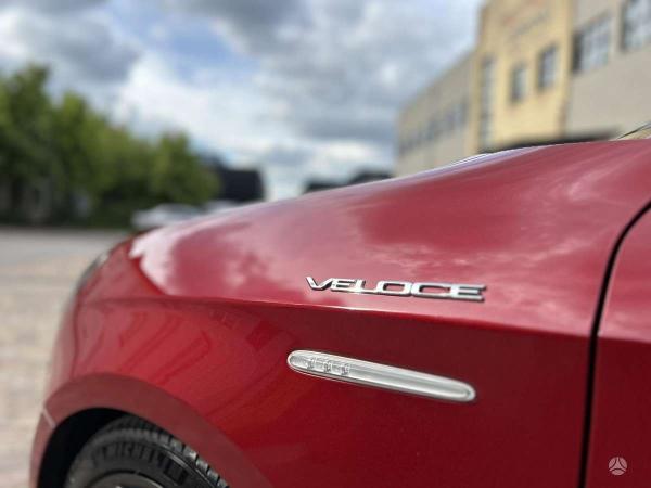 Red Alfa Romeo Giulietta 2016 in Vilnius, with an engine capacity of 1.74 L and mileage of 75 thousand km for 17450 €, photo 10 on AUTOMOTO.COM.LV