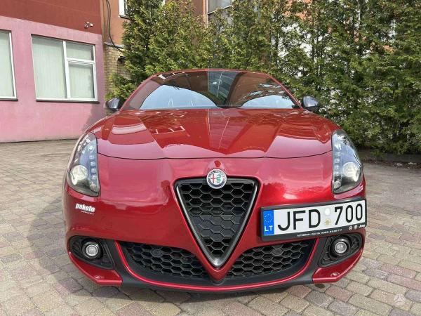 Sarkans Alfa Romeo Giulietta 2016 Viļņa, ar dzinēja tilpumu 1.74 L un nobraukumu 75 tūkst. km par 17450 €, foto 8 vietnē AUTOMOTO.COM.LV