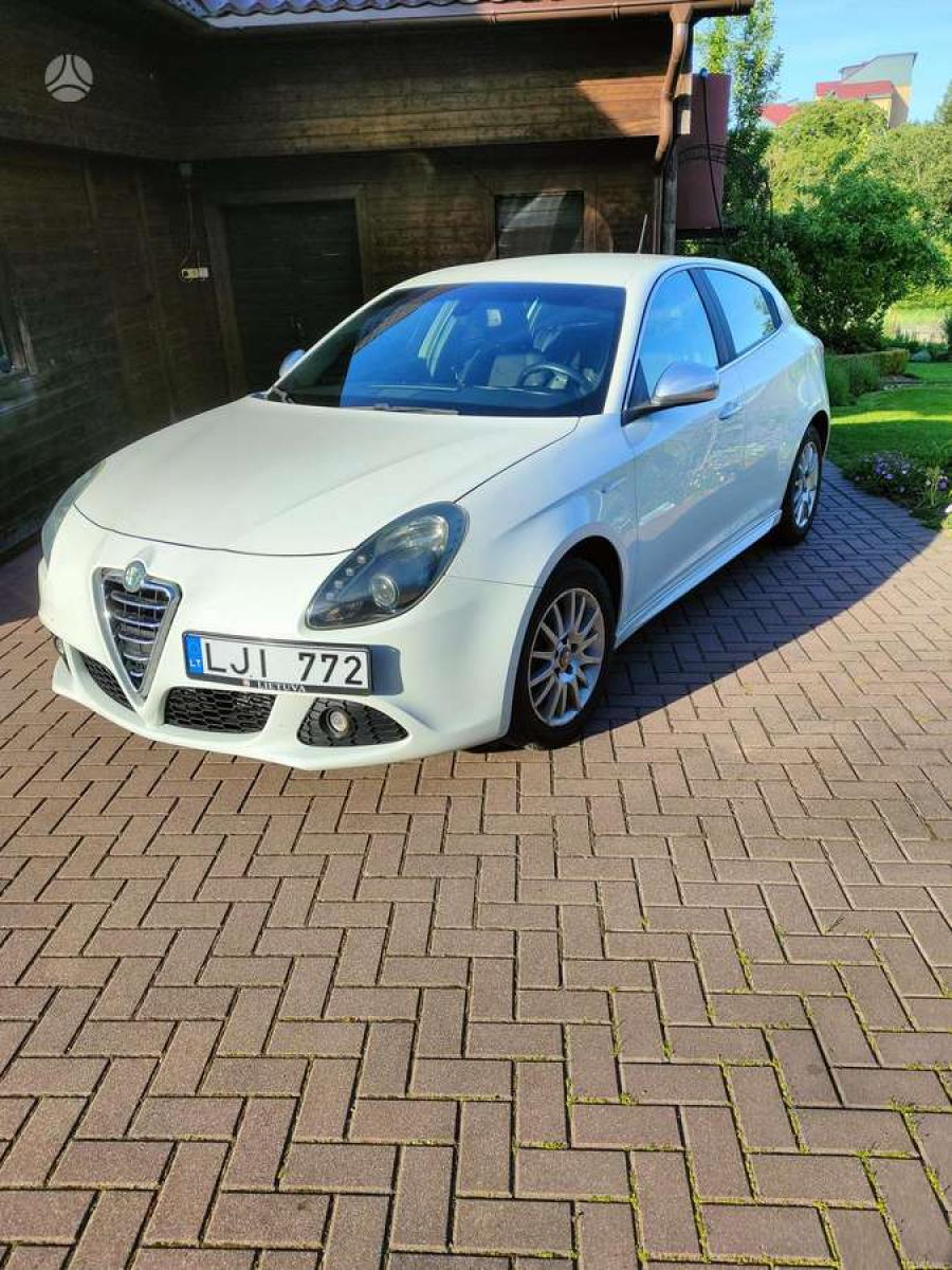 Balts Alfa Romeo Giulietta 2010 Šilalė, ar dzinēja tilpumu 1.60 L un nobraukumu 255 tūkst. km par 3900 €, foto 1 vietnē AUTOMOTO.COM.LV