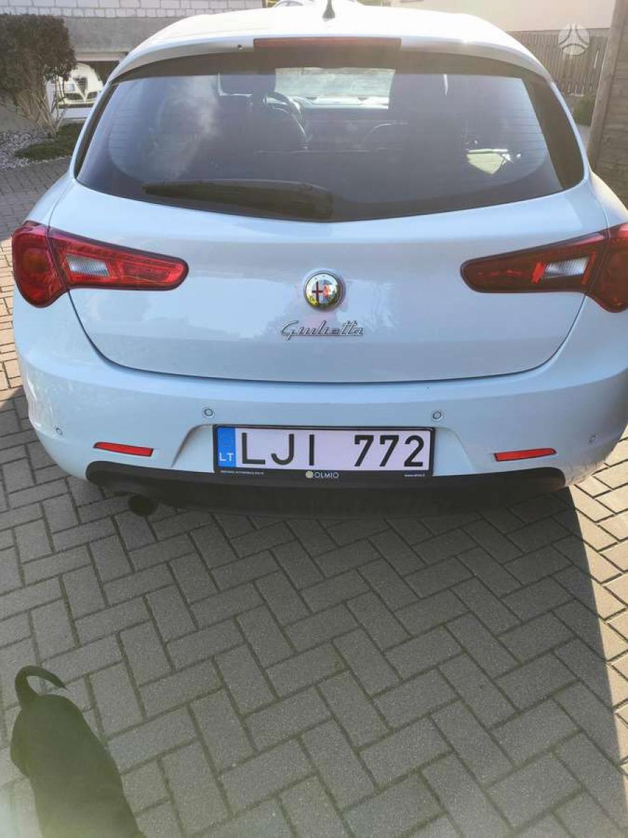Balts Alfa Romeo Giulietta 2010 Šilalė, ar dzinēja tilpumu 1.60 L un nobraukumu 255 tūkst. km par 3900 €, foto 3 vietnē AUTOMOTO.COM.LV