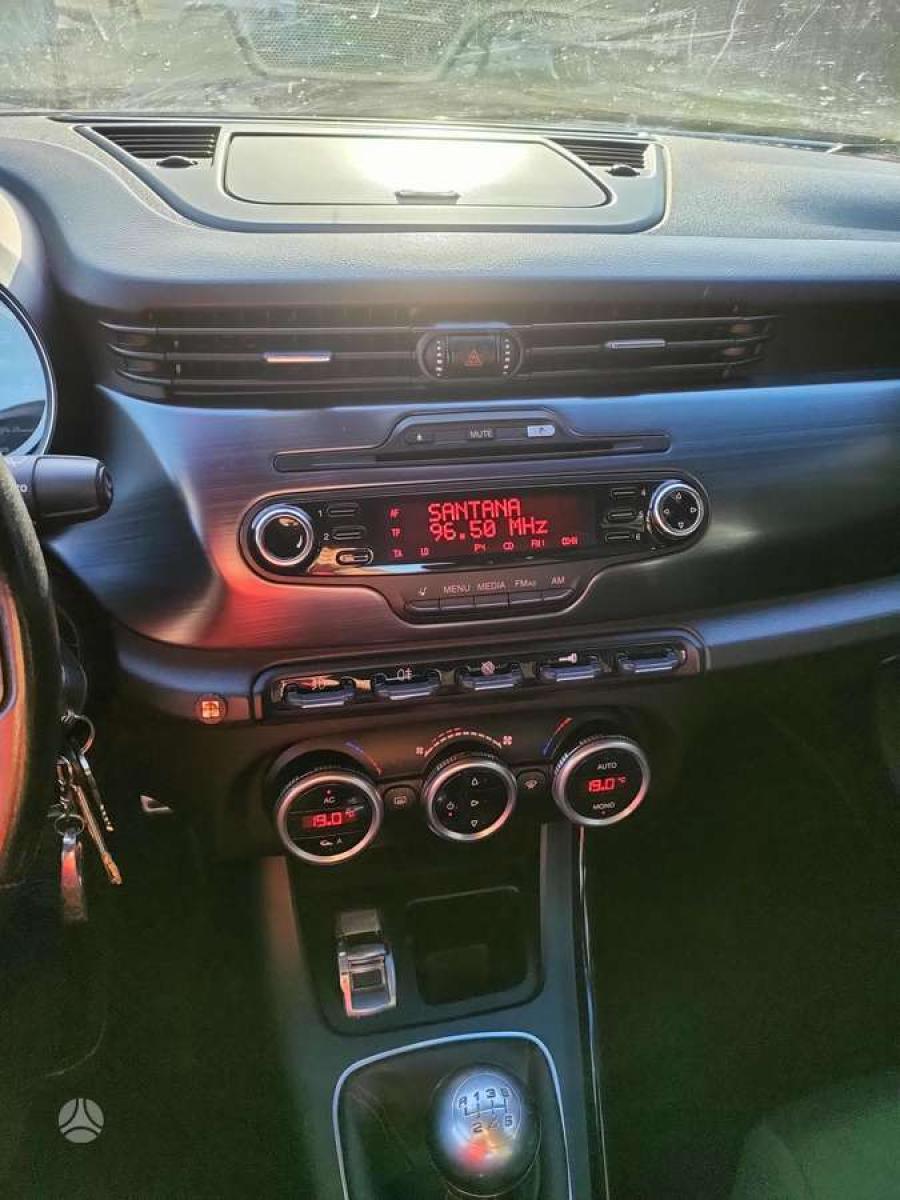 Balts Alfa Romeo Giulietta 2010 Šilalė, ar dzinēja tilpumu 1.60 L un nobraukumu 255 tūkst. km par 3900 €, foto 9 vietnē AUTOMOTO.COM.LV