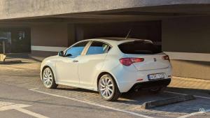 White Alfa Romeo Giulietta 2010 in Kaunas, with an engine capacity of 1.37 L and mileage of 256 thousand km for 3650 €, photo 6 on AUTOMOTO.COM.LV