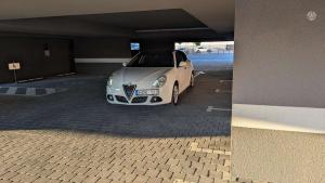White Alfa Romeo Giulietta 2010 in Kaunas, with an engine capacity of 1.37 L and mileage of 256 thousand km for 3650 €, photo 8 on AUTOMOTO.COM.LV