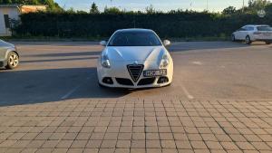 White Alfa Romeo Giulietta 2010 in Kaunas, with an engine capacity of 1.37 L and mileage of 256 thousand km for 3650 €, photo 11 on AUTOMOTO.COM.LV