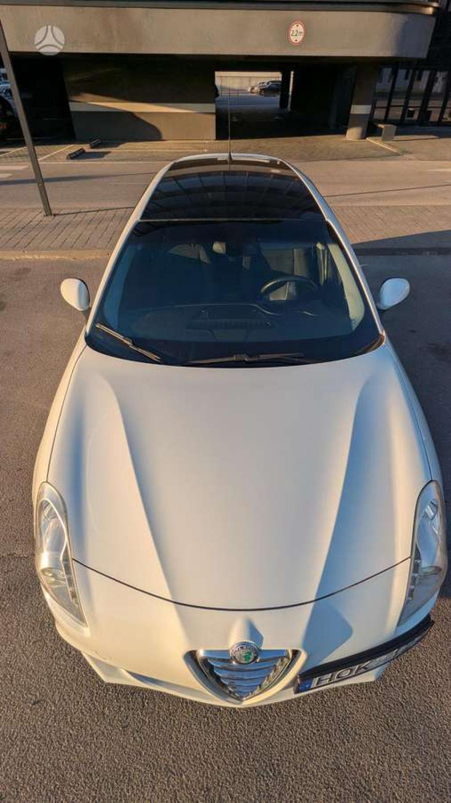 White Alfa Romeo Giulietta 2010 in Kaunas, with an engine capacity of 1.37 L and mileage of 256 thousand km for 3650 €, photo 14 on AUTOMOTO.COM.LV