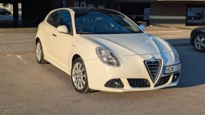 White Alfa Romeo Giulietta 2010 in Kaunas, with an engine capacity of 1.37 L and mileage of 256 thousand km for 3650 €, photo 18 on AUTOMOTO.COM.LV