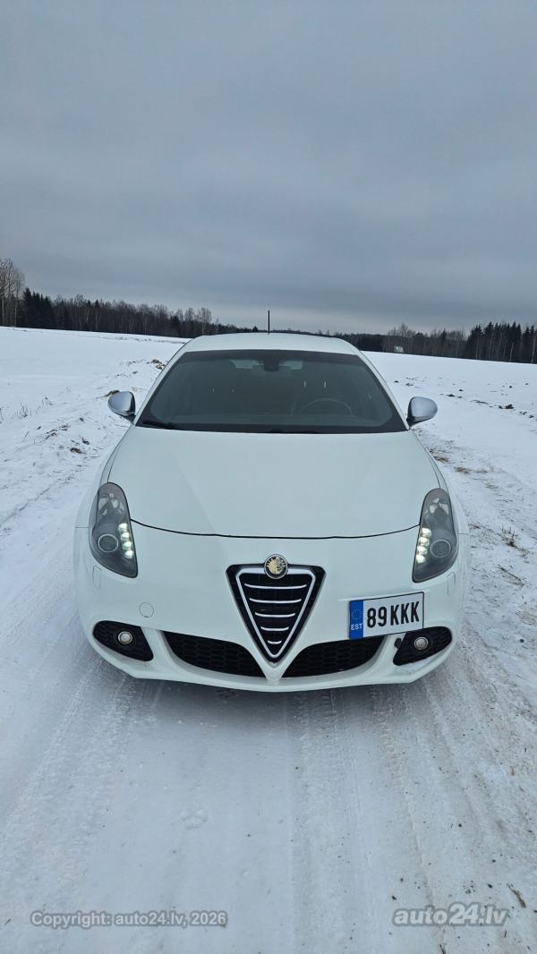 Balts Alfa Romeo Giulietta 2011 Tallina, ar dzinēja tilpumu 1.40 L un nobraukumu 267 tūkst. km par 4999 €, foto 2 vietnē AUTOMOTO.COM.LV