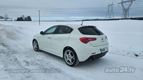 Balts Alfa Romeo Giulietta 2011 Tallina, ar dzinēja tilpumu 1.40 L un nobraukumu 267 tūkst. km par 4999 €, foto 7 vietnē AUTOMOTO.COM.LV