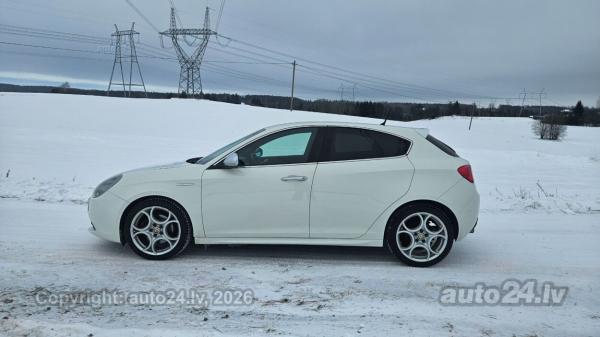 Balts Alfa Romeo Giulietta 2011 Tallina, ar dzinēja tilpumu 1.40 L un nobraukumu 267 tūkst. km par 4999 €, foto 8 vietnē AUTOMOTO.COM.LV
