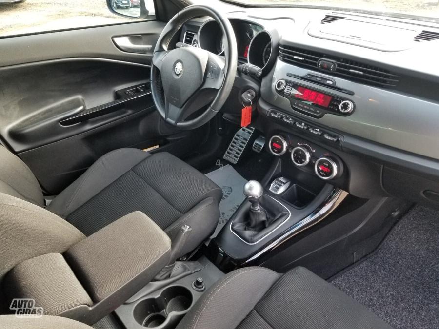 Balts Alfa Romeo Giulietta 2011 Kauņa, ar dzinēja tilpumu 1.40 L un nobraukumu 193 tūkst. km par 2999 €, foto 11 vietnē AUTOMOTO.COM.LV