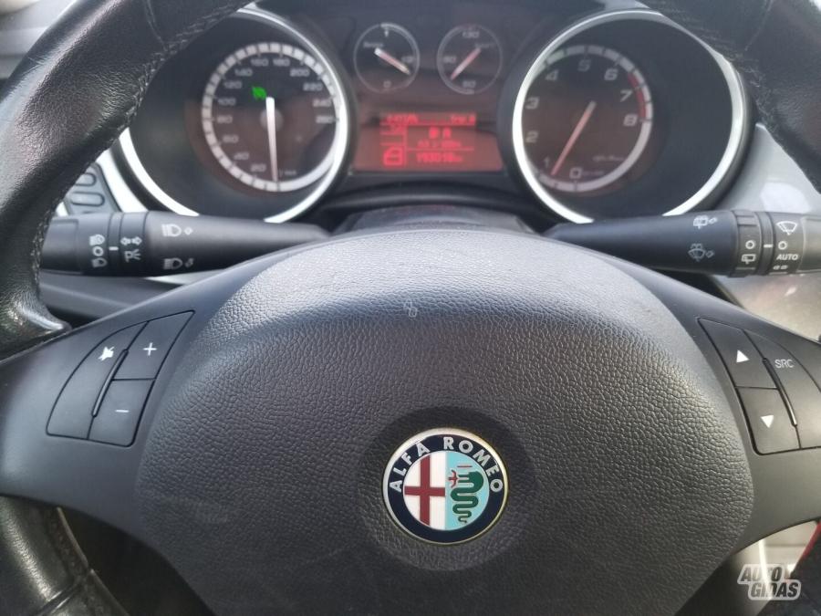 Balts Alfa Romeo Giulietta 2011 Kauņa, ar dzinēja tilpumu 1.40 L un nobraukumu 193 tūkst. km par 2999 €, foto 13 vietnē AUTOMOTO.COM.LV
