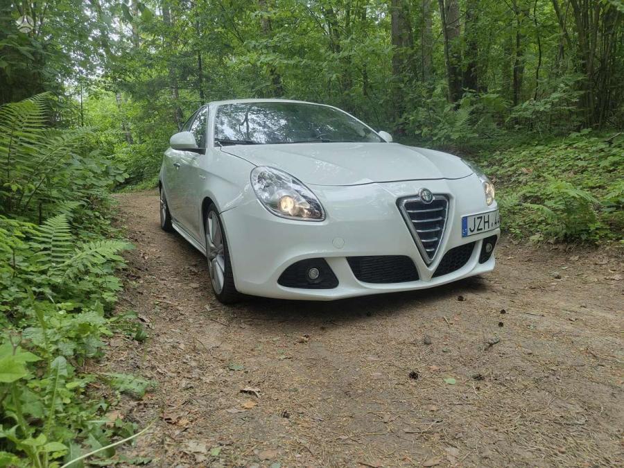 Balts Alfa Romeo Giulietta 2011 Trakai, ar dzinēja tilpumu 1.96 L un nobraukumu 200 tūkst. km par 1500 €, foto 4 vietnē AUTOMOTO.COM.LV