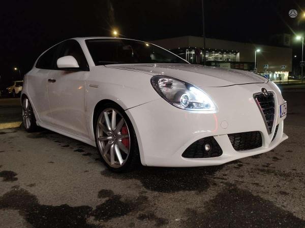Balts Alfa Romeo Giulietta 2011 Trakai, ar dzinēja tilpumu 1.96 L un nobraukumu 200 tūkst. km par 1500 €, foto 4 vietnē AUTOMOTO.COM.LV