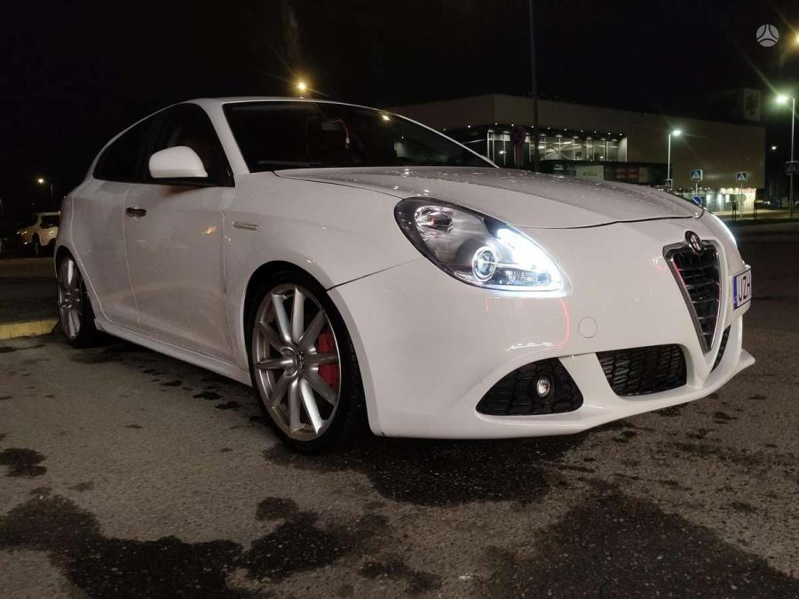 Balts Alfa Romeo Giulietta 2011 Trakai, ar dzinēja tilpumu 1.96 L un nobraukumu 200 tūkst. km par 1500 €, foto 5 vietnē AUTOMOTO.COM.LV