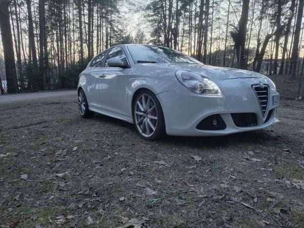 Balts Alfa Romeo Giulietta 2011 Trakai, ar dzinēja tilpumu 1.96 L un nobraukumu 200 tūkst. km par 1500 €, foto 6 vietnē AUTOMOTO.COM.LV