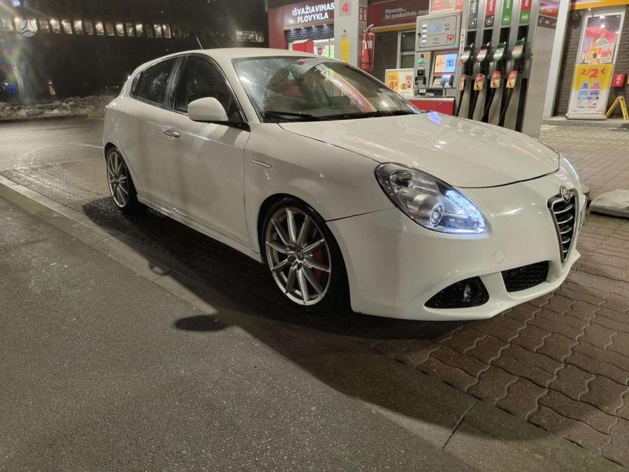 Balts Alfa Romeo Giulietta 2011 Trakai, ar dzinēja tilpumu 1.96 L un nobraukumu 200 tūkst. km par 1500 €, foto 9 vietnē AUTOMOTO.COM.LV