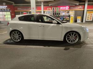 Balts Alfa Romeo Giulietta 2011 Trakai, ar dzinēja tilpumu 1.96 L un nobraukumu 200 tūkst. km par 1500 €, foto 10 vietnē AUTOMOTO.COM.LV