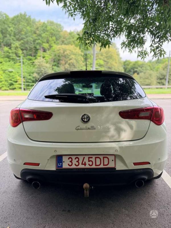 Balts Alfa Romeo Giulietta 2011 Kauņa, ar dzinēja tilpumu 2.00 L un nobraukumu 243 tūkst. km par 3599 €, foto 1 vietnē AUTOMOTO.COM.LV