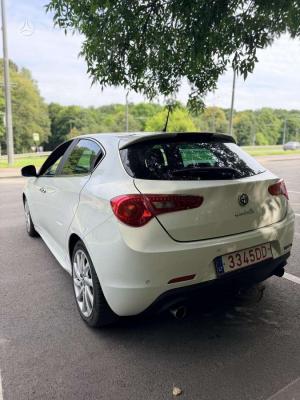 Balts Alfa Romeo Giulietta 2011 Kauņa, ar dzinēja tilpumu 2.00 L un nobraukumu 243 tūkst. km par 3599 €, foto 3 vietnē AUTOMOTO.COM.LV