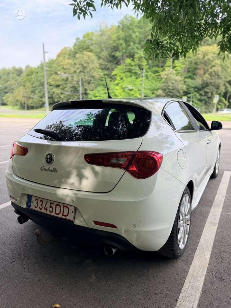 Balts Alfa Romeo Giulietta 2011 Kauņa, ar dzinēja tilpumu 2.00 L un nobraukumu 243 tūkst. km par 3599 €, foto 4 vietnē AUTOMOTO.COM.LV
