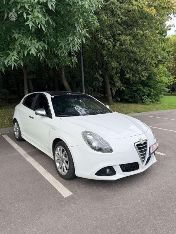 Balts Alfa Romeo Giulietta 2011 Kauņa, ar dzinēja tilpumu 2.00 L un nobraukumu 243 tūkst. km par 3599 €, foto 4 vietnē AUTOMOTO.COM.LV