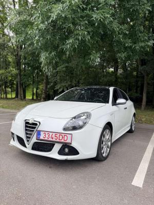 Balts Alfa Romeo Giulietta 2011 Kauņa, ar dzinēja tilpumu 2.00 L un nobraukumu 243 tūkst. km par 3599 €, foto 7 vietnē AUTOMOTO.COM.LV