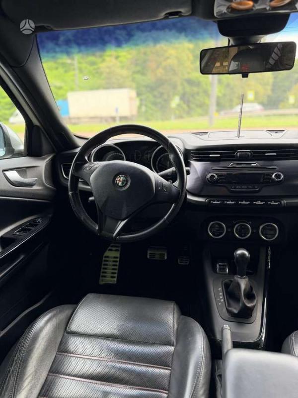 Balts Alfa Romeo Giulietta 2011 Kauņa, ar dzinēja tilpumu 2.00 L un nobraukumu 243 tūkst. km par 3599 €, foto 8 vietnē AUTOMOTO.COM.LV