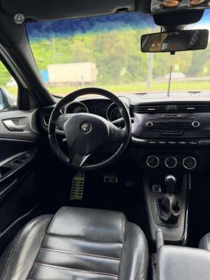 Balts Alfa Romeo Giulietta 2011 Kauņa, ar dzinēja tilpumu 2.00 L un nobraukumu 243 tūkst. km par 3599 €, foto 9 vietnē AUTOMOTO.COM.LV