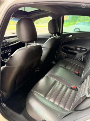 Balts Alfa Romeo Giulietta 2011 Kauņa, ar dzinēja tilpumu 2.00 L un nobraukumu 243 tūkst. km par 3599 €, foto 11 vietnē AUTOMOTO.COM.LV