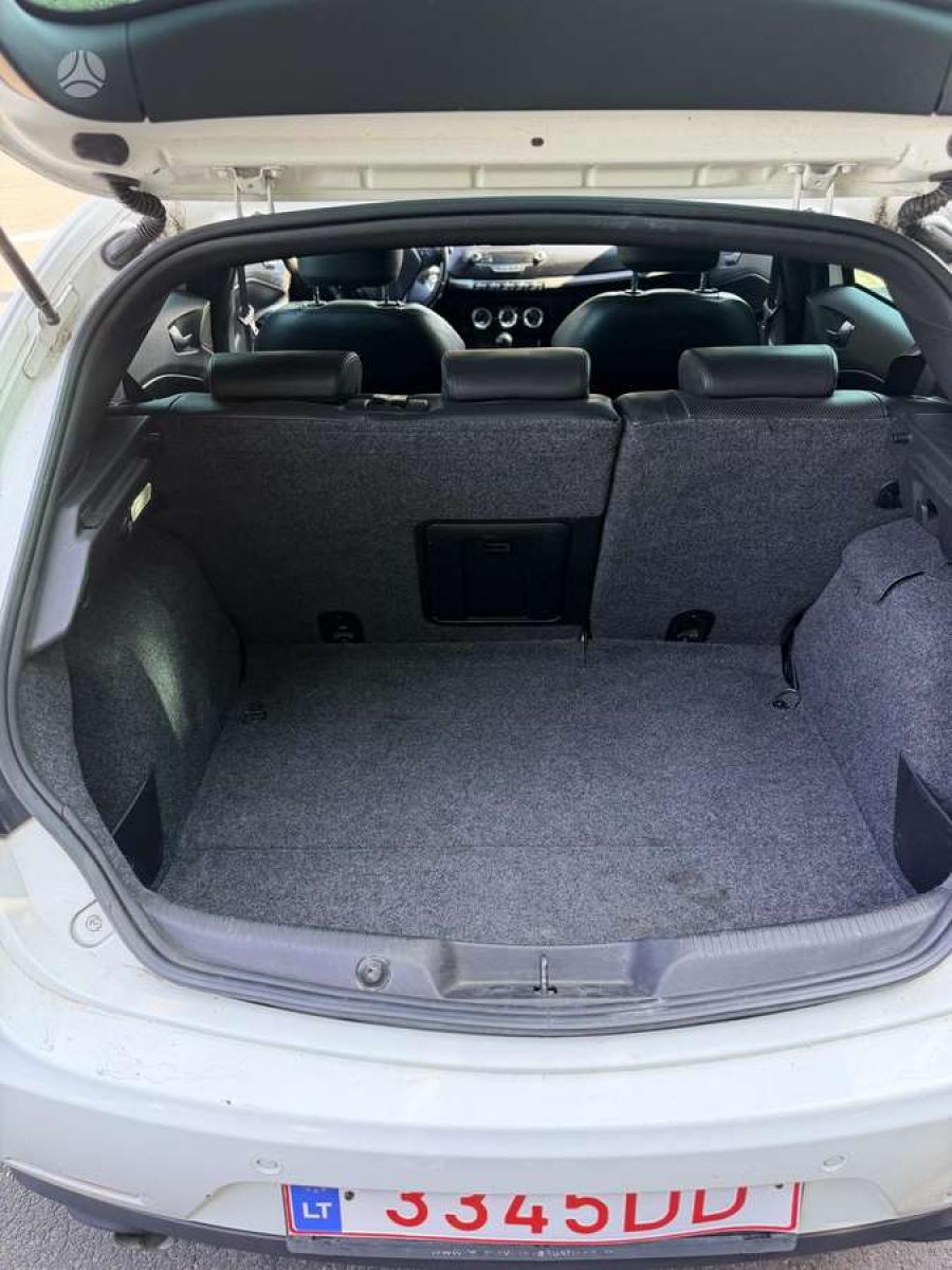 Balts Alfa Romeo Giulietta 2011 Kauņa, ar dzinēja tilpumu 2.00 L un nobraukumu 243 tūkst. km par 3599 €, foto 16 vietnē AUTOMOTO.COM.LV