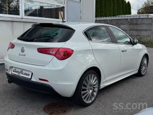 Balts Alfa Romeo Giulietta 2012 Rīga, ar dzinēja tilpumu 1.40 L un nobraukumu 229 tūkst. km par 5900 €, foto 6 vietnē AUTOMOTO.COM.LV