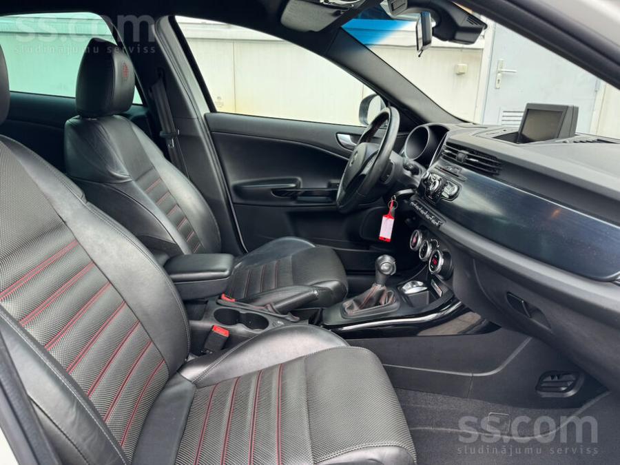 Balts Alfa Romeo Giulietta 2012 Rīga, ar dzinēja tilpumu 1.40 L un nobraukumu 229 tūkst. km par 5900 €, foto 12 vietnē AUTOMOTO.COM.LV