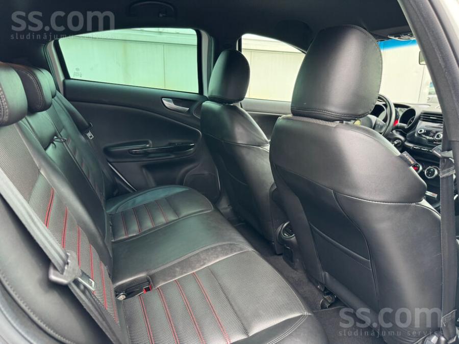 Balts Alfa Romeo Giulietta 2012 Rīga, ar dzinēja tilpumu 1.40 L un nobraukumu 229 tūkst. km par 5900 €, foto 16 vietnē AUTOMOTO.COM.LV