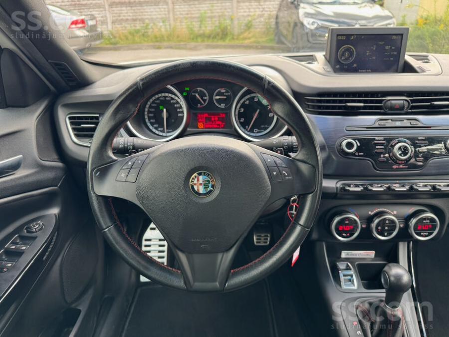 Balts Alfa Romeo Giulietta 2012 Rīga, ar dzinēja tilpumu 1.40 L un nobraukumu 229 tūkst. km par 5900 €, foto 20 vietnē AUTOMOTO.COM.LV