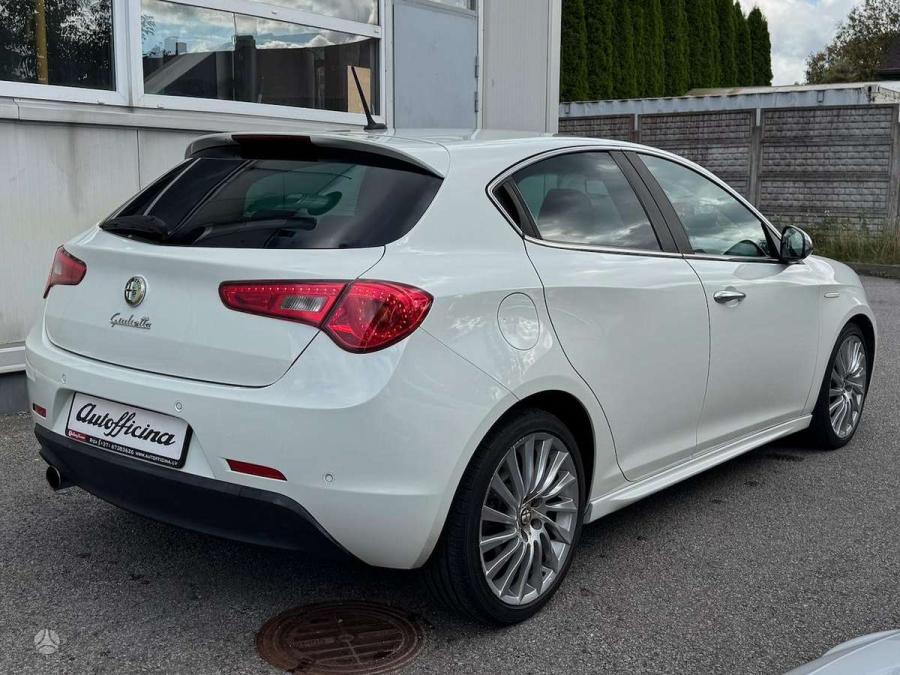 Balts Alfa Romeo Giulietta 2012 Rīga, ar dzinēja tilpumu 1.37 L un nobraukumu 229 tūkst. km par 5900 €, foto 6 vietnē AUTOMOTO.COM.LV