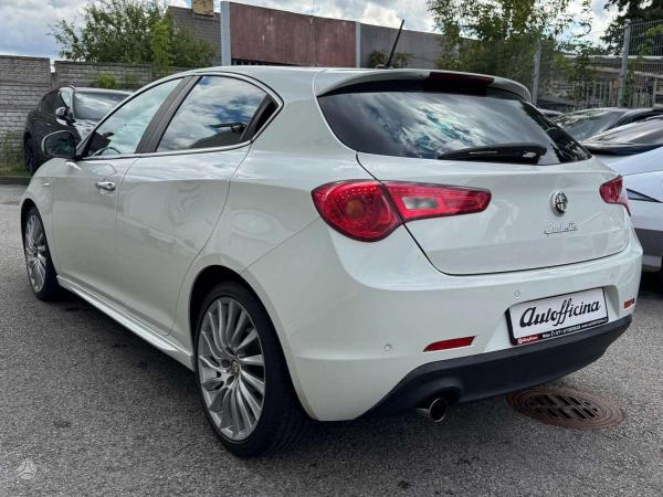 Balts Alfa Romeo Giulietta 2012 Rīga, ar dzinēja tilpumu 1.37 L un nobraukumu 229 tūkst. km par 5900 €, foto 8 vietnē AUTOMOTO.COM.LV