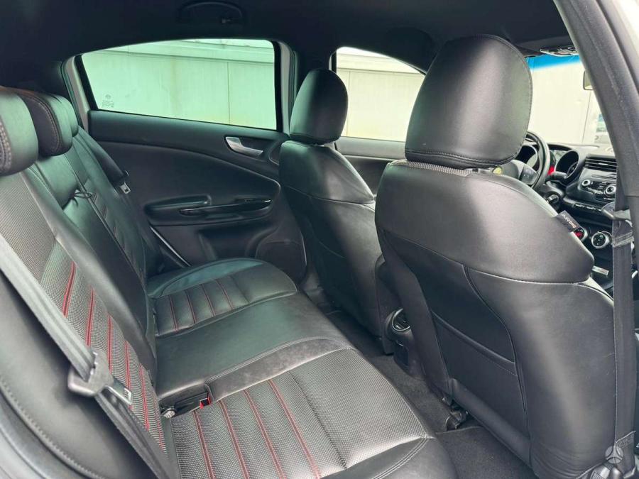 Balts Alfa Romeo Giulietta 2012 Rīga, ar dzinēja tilpumu 1.37 L un nobraukumu 229 tūkst. km par 5900 €, foto 16 vietnē AUTOMOTO.COM.LV