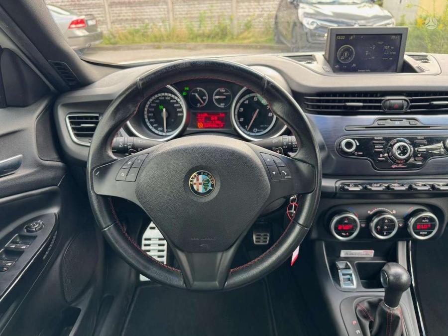 Balts Alfa Romeo Giulietta 2012 Rīga, ar dzinēja tilpumu 1.37 L un nobraukumu 229 tūkst. km par 5900 €, foto 20 vietnē AUTOMOTO.COM.LV