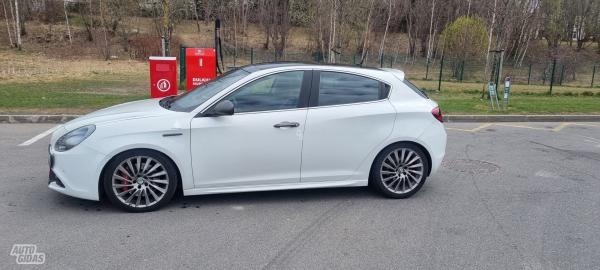 Balts Alfa Romeo Giulietta 2014 Viļņa, ar dzinēja tilpumu 1.70 L un nobraukumu 168 tūkst. km par 7400 €, foto 2 vietnē AUTOMOTO.COM.LV
