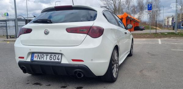 Balts Alfa Romeo Giulietta 2014 Viļņa, ar dzinēja tilpumu 1.70 L un nobraukumu 168 tūkst. km par 7400 €, foto 3 vietnē AUTOMOTO.COM.LV