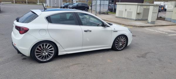 Balts Alfa Romeo Giulietta 2014 Viļņa, ar dzinēja tilpumu 1.70 L un nobraukumu 168 tūkst. km par 7400 €, foto 4 vietnē AUTOMOTO.COM.LV