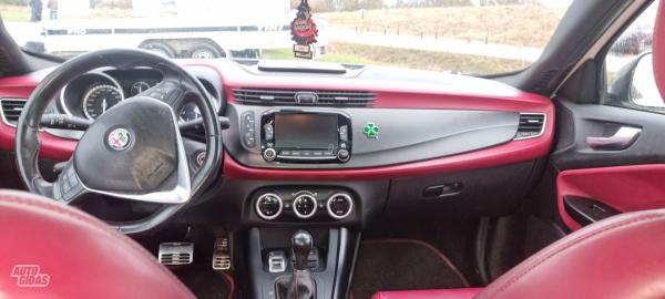 Balts Alfa Romeo Giulietta 2014 Viļņa, ar dzinēja tilpumu 1.70 L un nobraukumu 168 tūkst. km par 7400 €, foto 7 vietnē AUTOMOTO.COM.LV