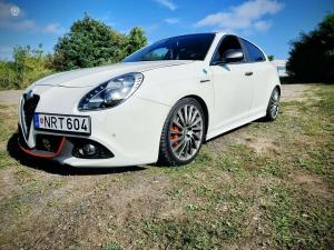 White Alfa Romeo Giulietta 2014 in Vilnius, with an engine capacity of 1.74 L and mileage of 177 thousand km for 8400 €, photo 1 on AUTOMOTO.COM.LV