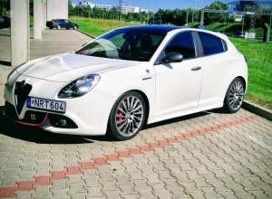 White Alfa Romeo Giulietta 2014 in Vilnius, with an engine capacity of 1.74 L and mileage of 177 thousand km for 8400 €, photo 5 on AUTOMOTO.COM.LV