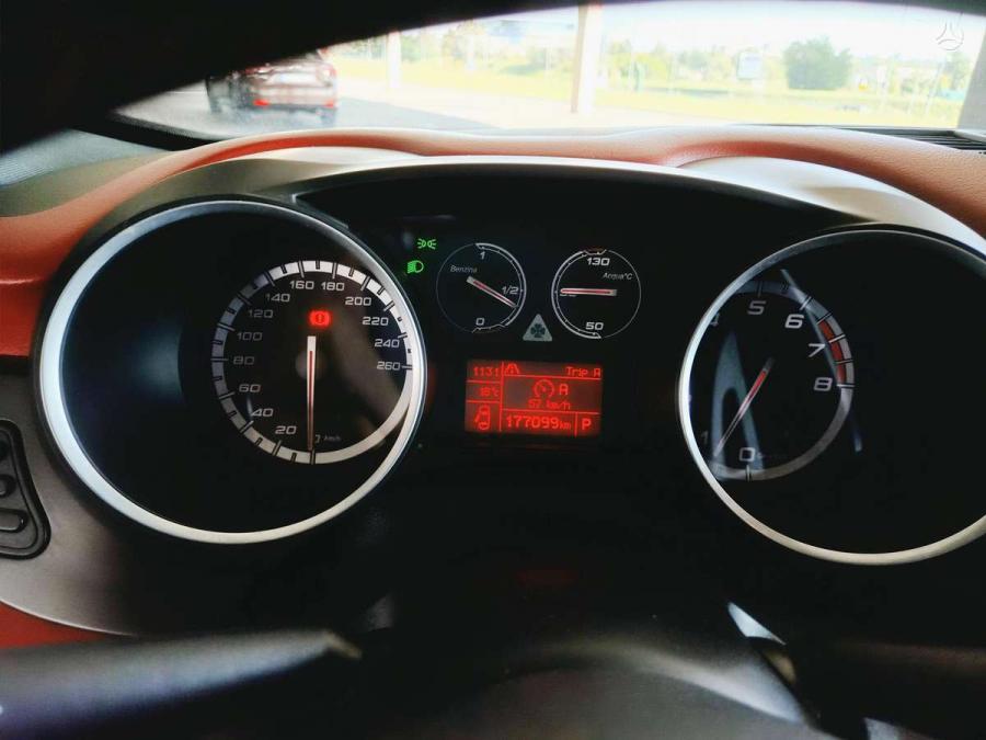 White Alfa Romeo Giulietta 2014 in Vilnius, with an engine capacity of 1.74 L and mileage of 177 thousand km for 8400 €, photo 11 on AUTOMOTO.COM.LV