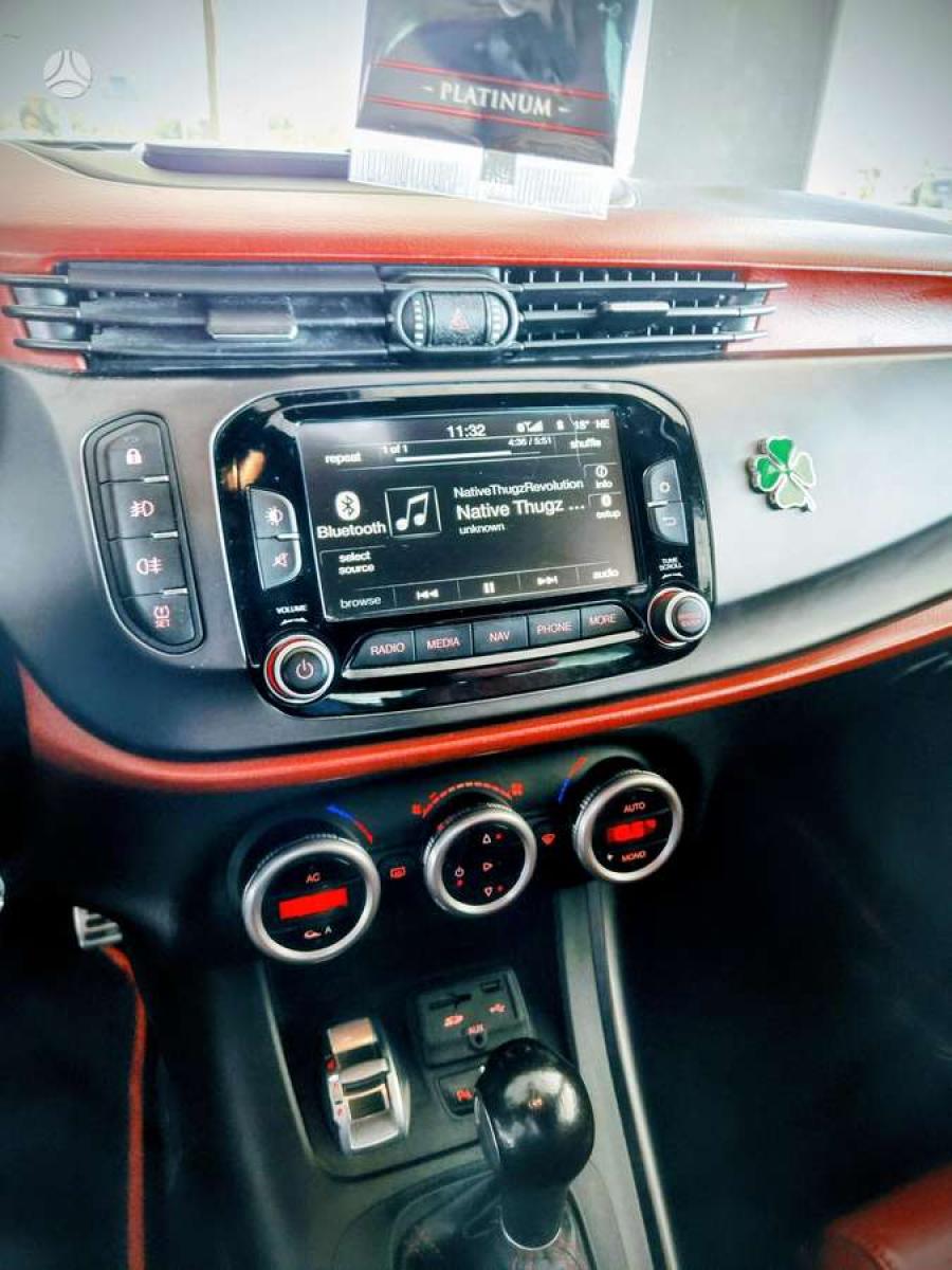 White Alfa Romeo Giulietta 2014 in Vilnius, with an engine capacity of 1.74 L and mileage of 177 thousand km for 8400 €, photo 12 on AUTOMOTO.COM.LV