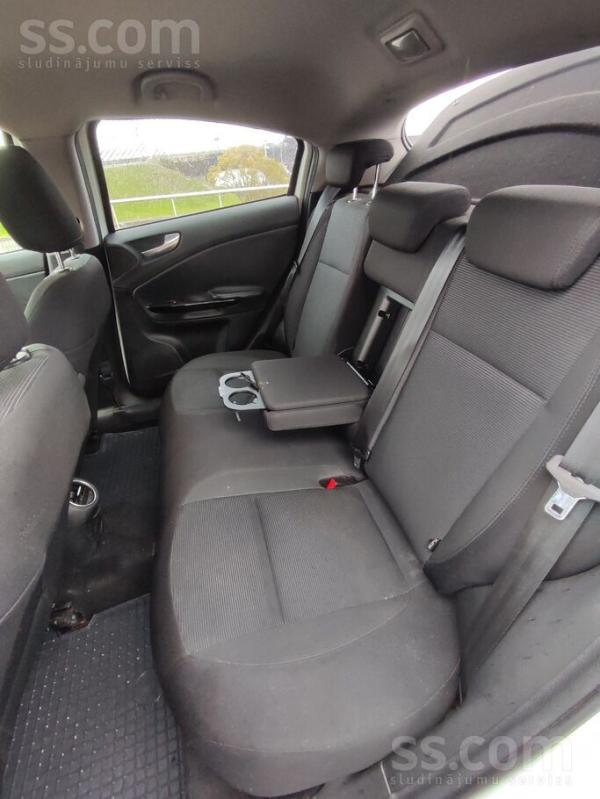 White Alfa Romeo Giulietta 2014 in Riga, with an engine capacity of 1.40 L and mileage of 164 thousand km for 5300 €, photo 11 on AUTOMOTO.COM.LV
