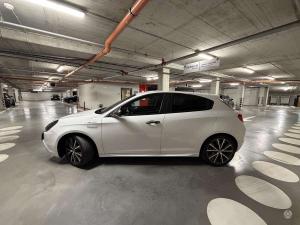White Alfa Romeo Giulietta 2016 in Vilnius, with an engine capacity of 1.74 L and mileage of 95 thousand km for 14500 €, photo 5 on AUTOMOTO.COM.LV